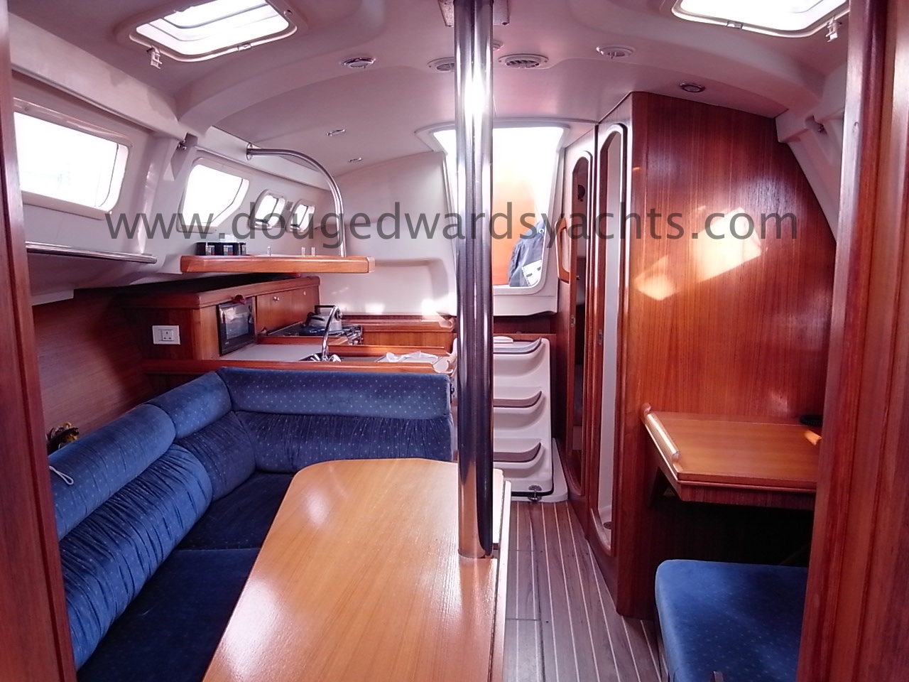 Hunter Legend 326 Bilge Keel – Doug Edwards Yachts