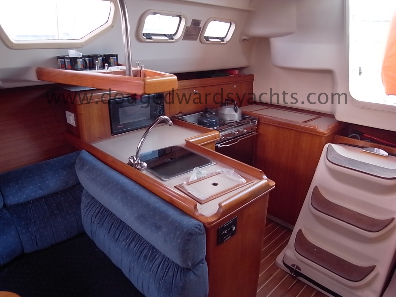 Hunter Legend 326 Bilge Keel – Doug Edwards Yachts