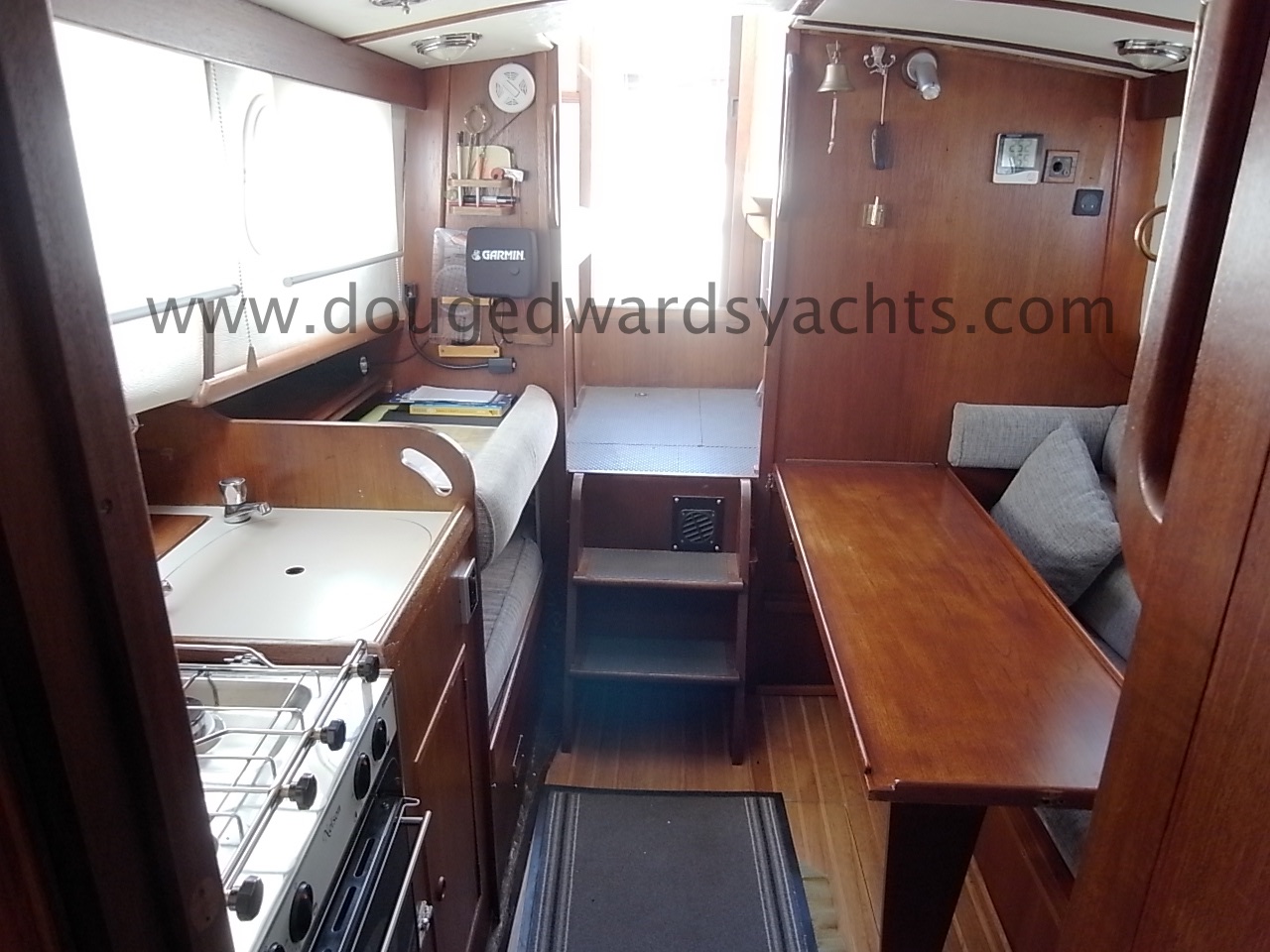 Fisher 25 Motor Sailer – Doug Edwards Yachts
