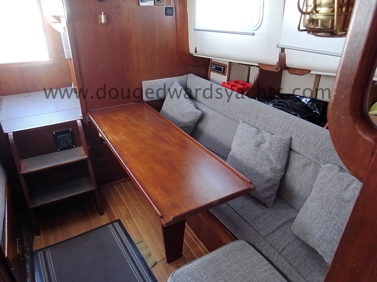 Fisher 25 Motor Sailer – Doug Edwards Yachts
