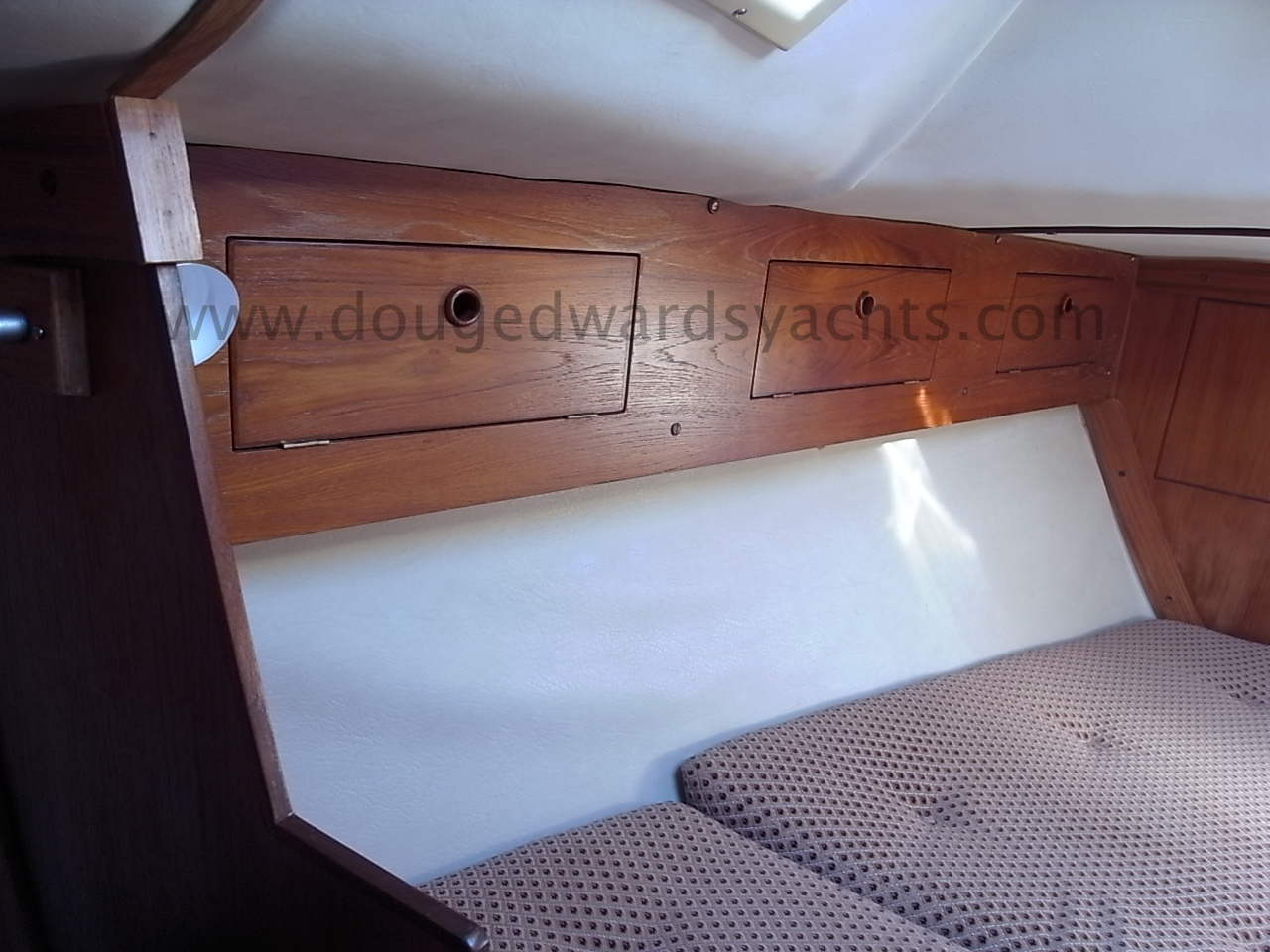 Mirage 2700 Bilge Keel – Doug Edwards Yachts