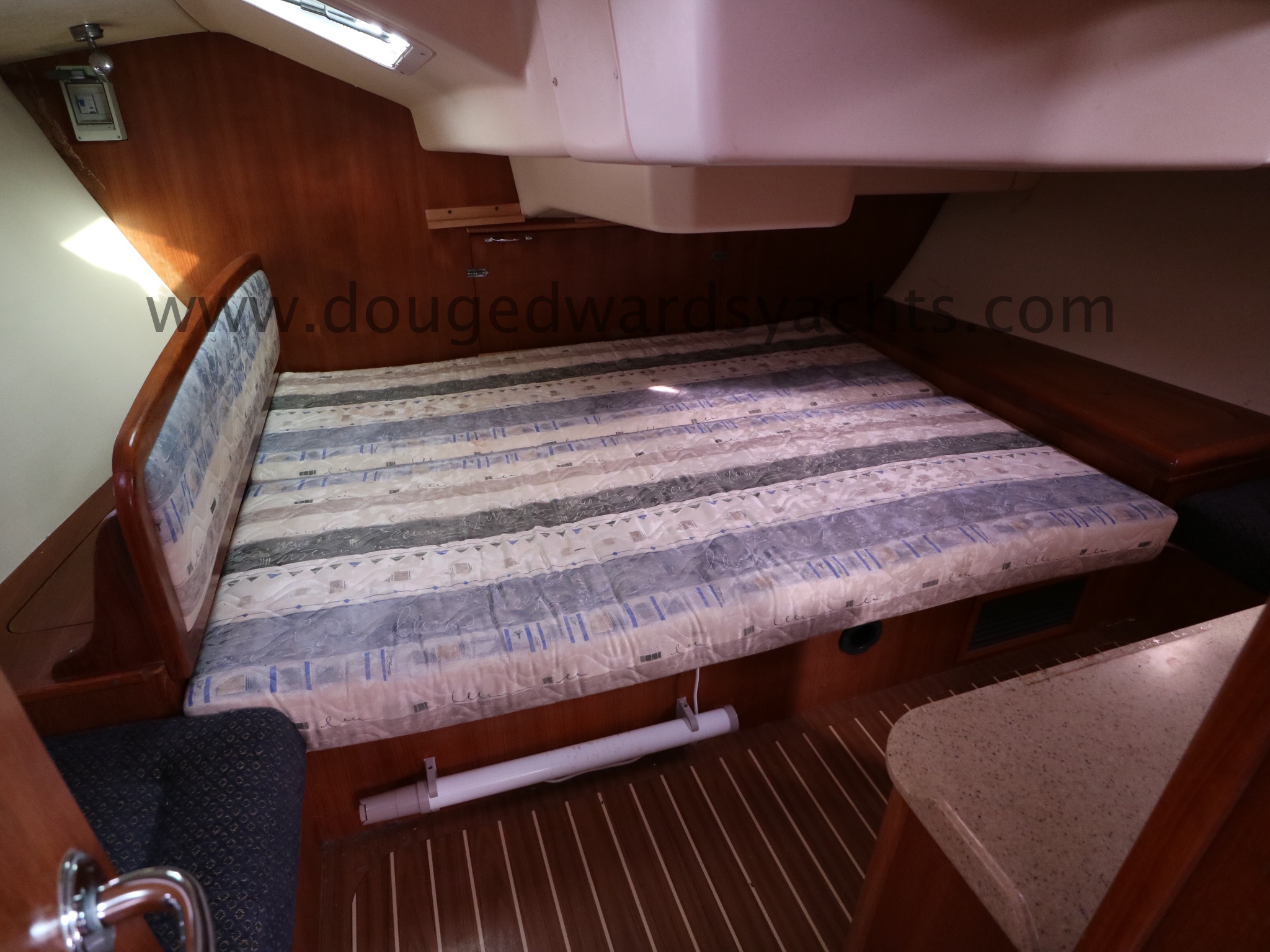 Hunter Legend 38 – Doug Edwards Yachts