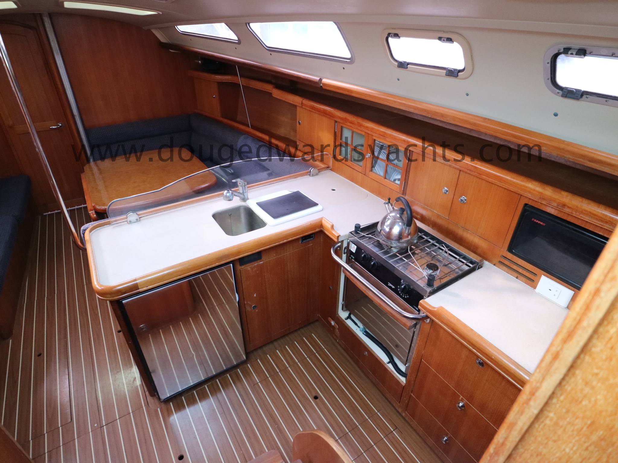 Hunter Legend 38 – Doug Edwards Yachts